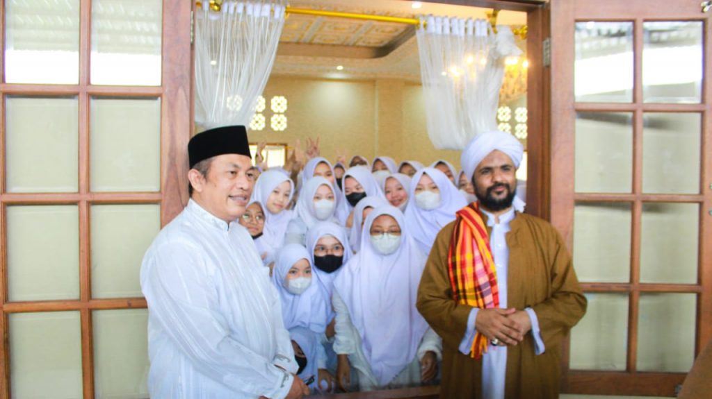 Kunjungan Syekh Ahmad bin Muhammad Al Faqir Al Umari, cucu Umar bin ...